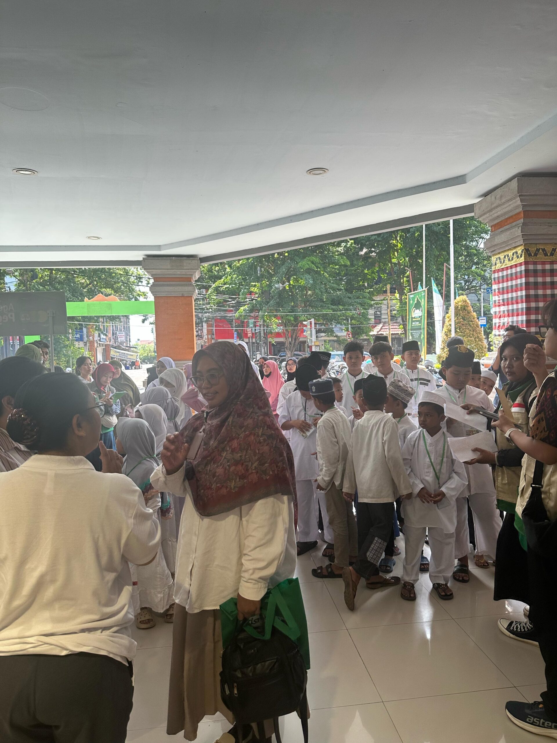 Festival Ramadan PT Pegadaian Hadirkan Bazaar UMKM hingga Santunan Anak Yatim
